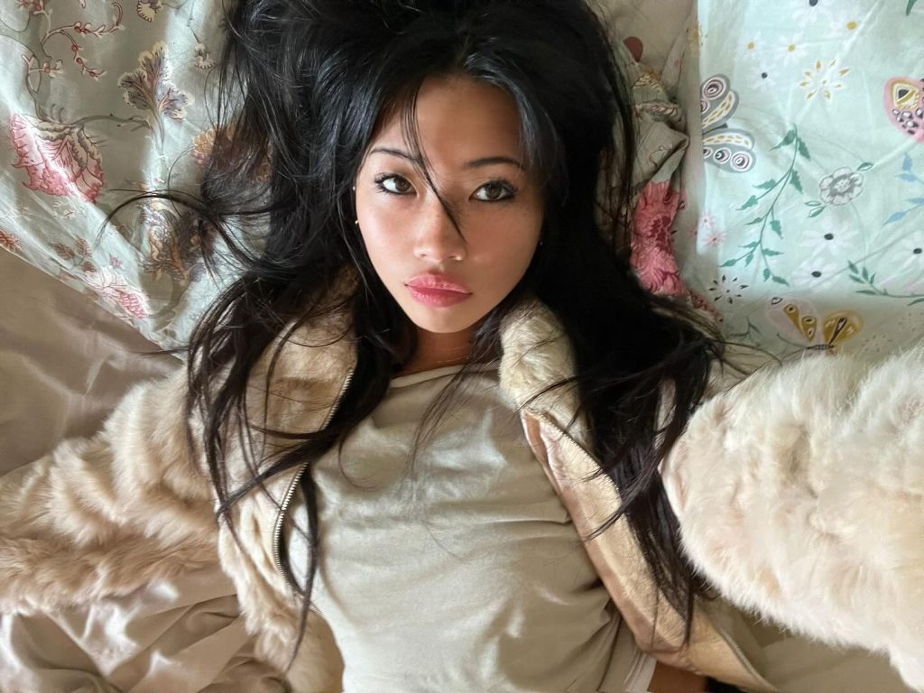 Who Is Beabadoobee Boyfriend? Full Biography 2024 - Explore Net Worth